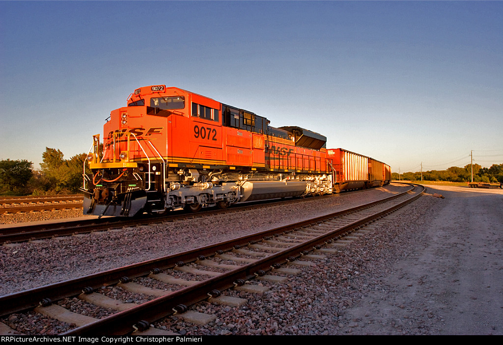 BNSF 9072